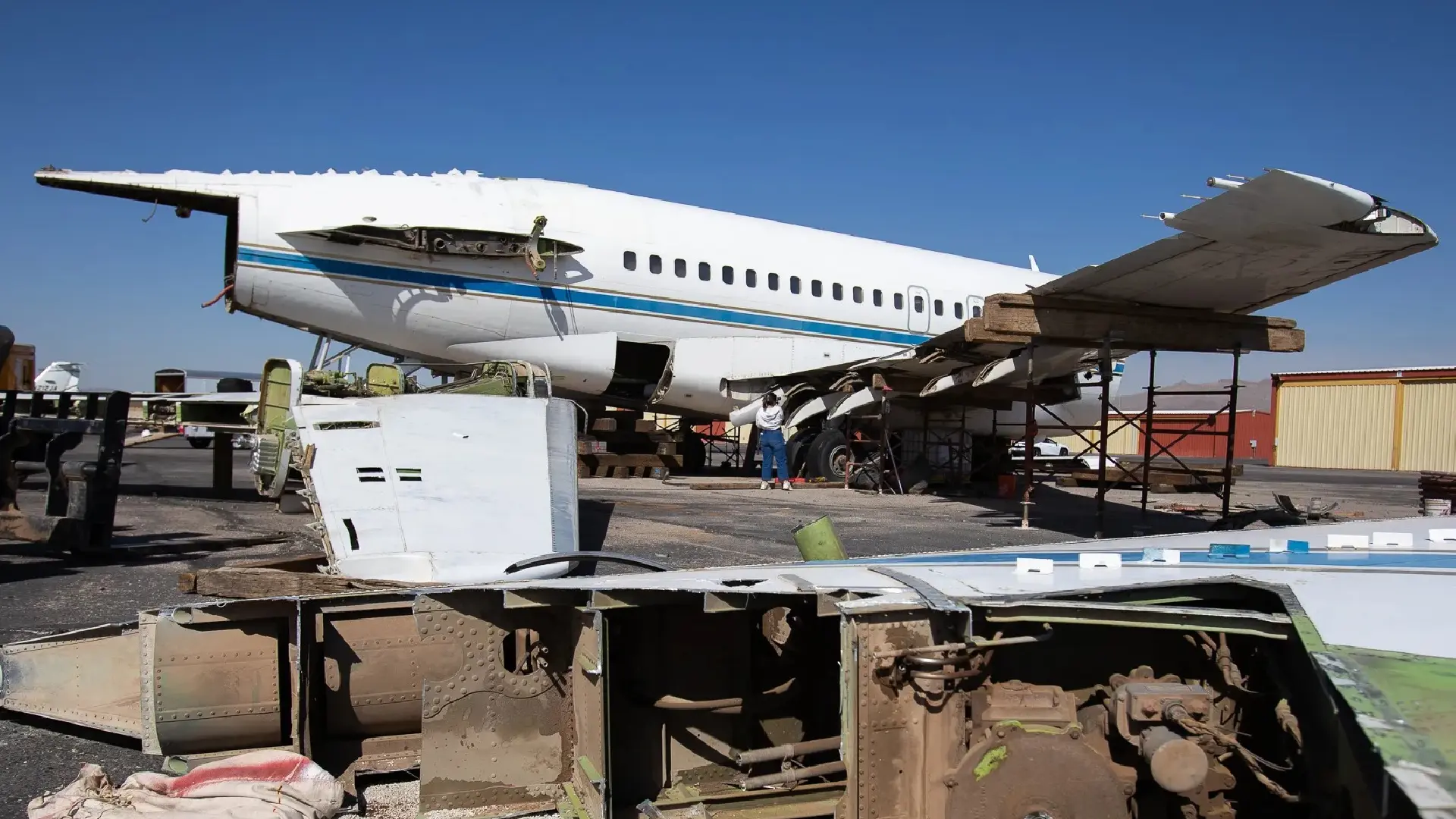 Compran un Boeing 727 abandonado por 8.000 euros: "Chicos, aquí tienen ...